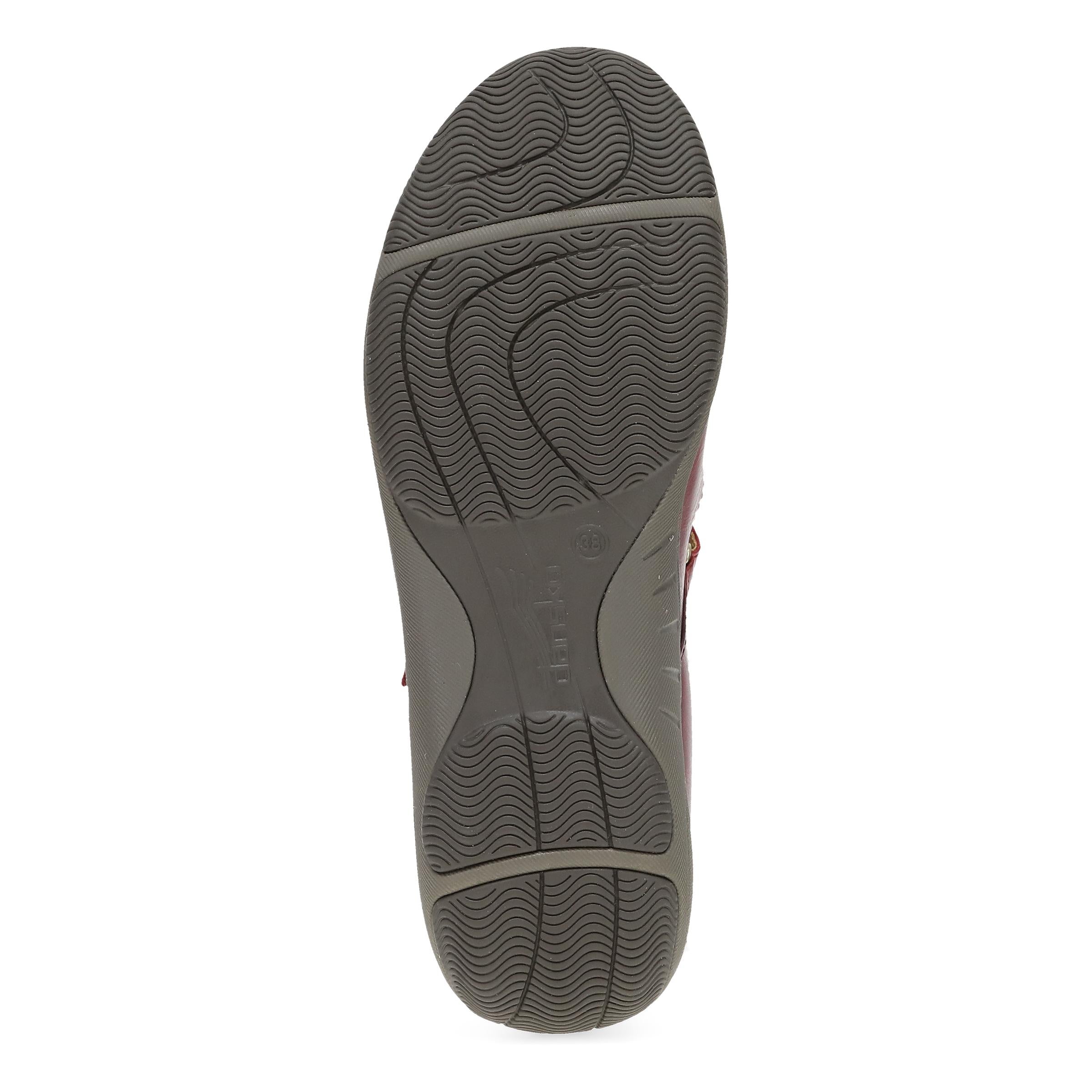 Stacy Wide Red Waxy Burnished – Dansko