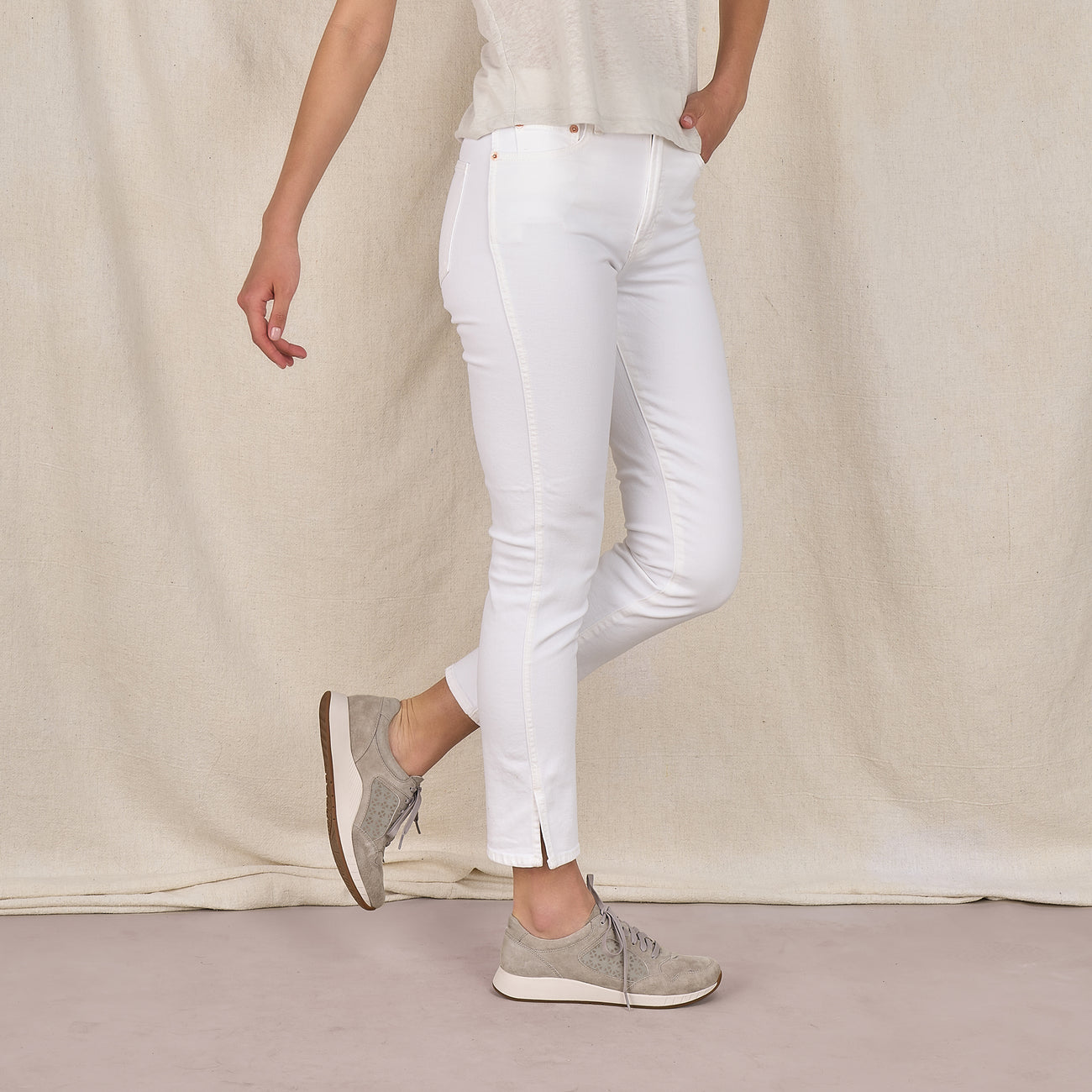 Catie Grey Suede – Dansko