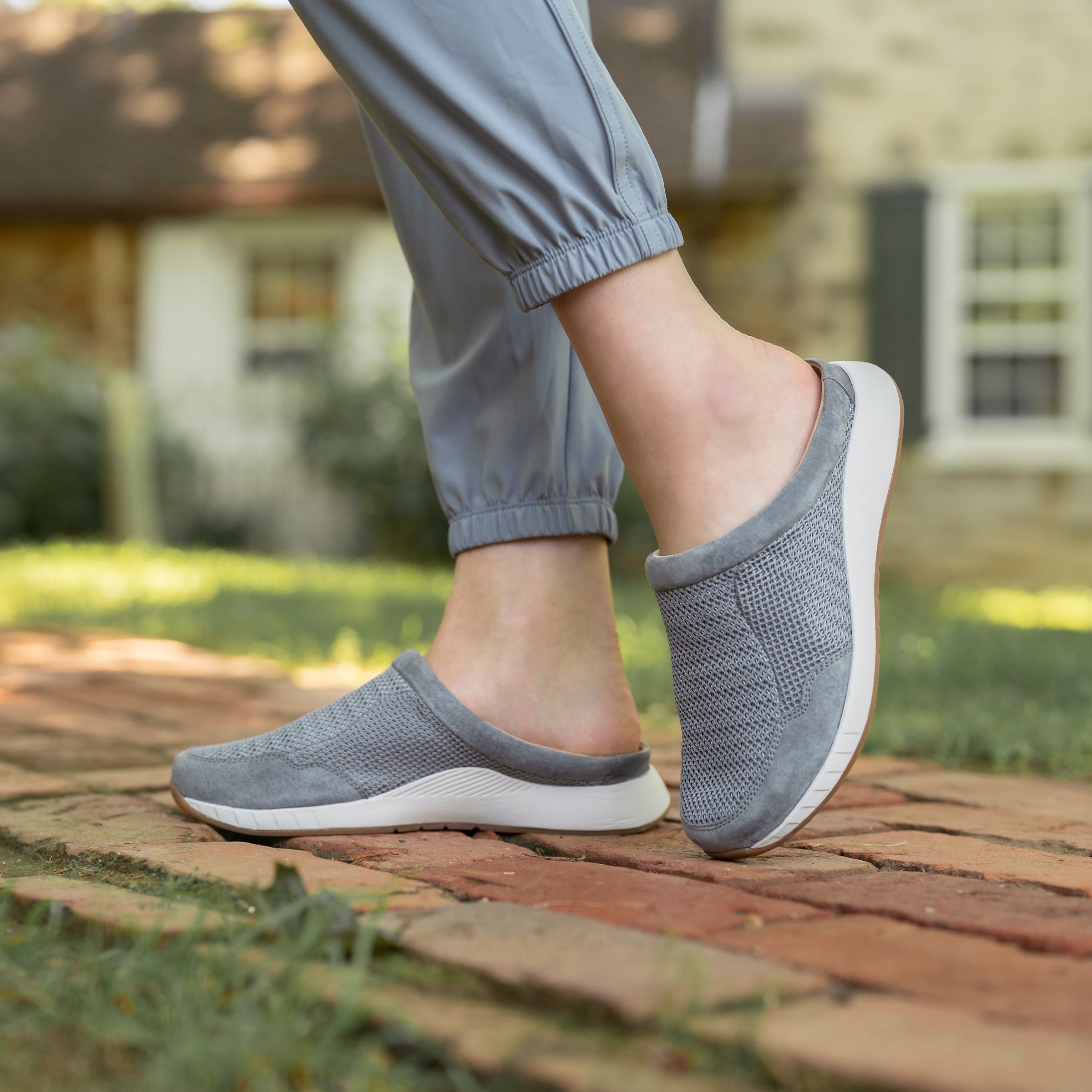 Claudia Grey Mesh – Dansko