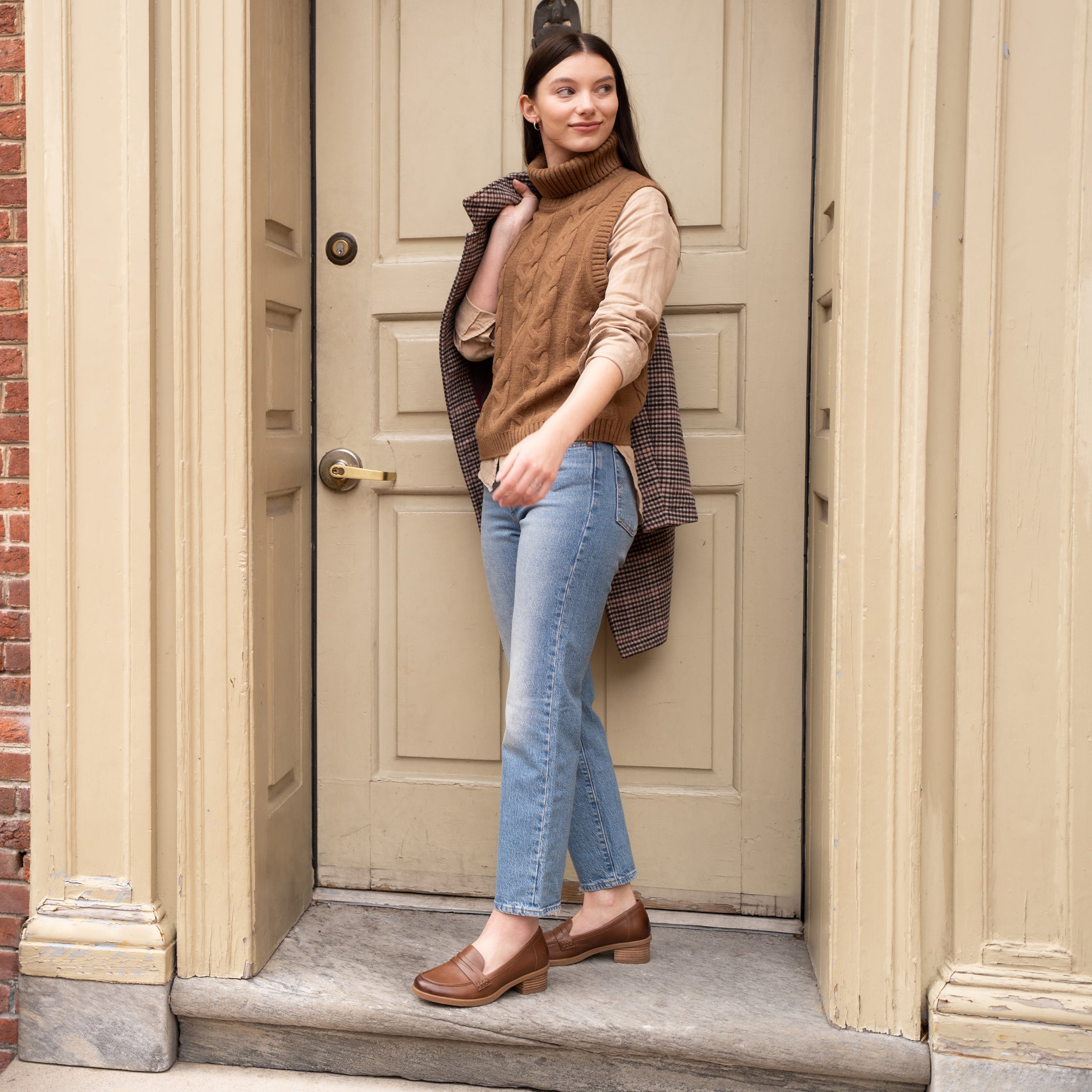 Danica Tan Waterproof Burnished – Dansko