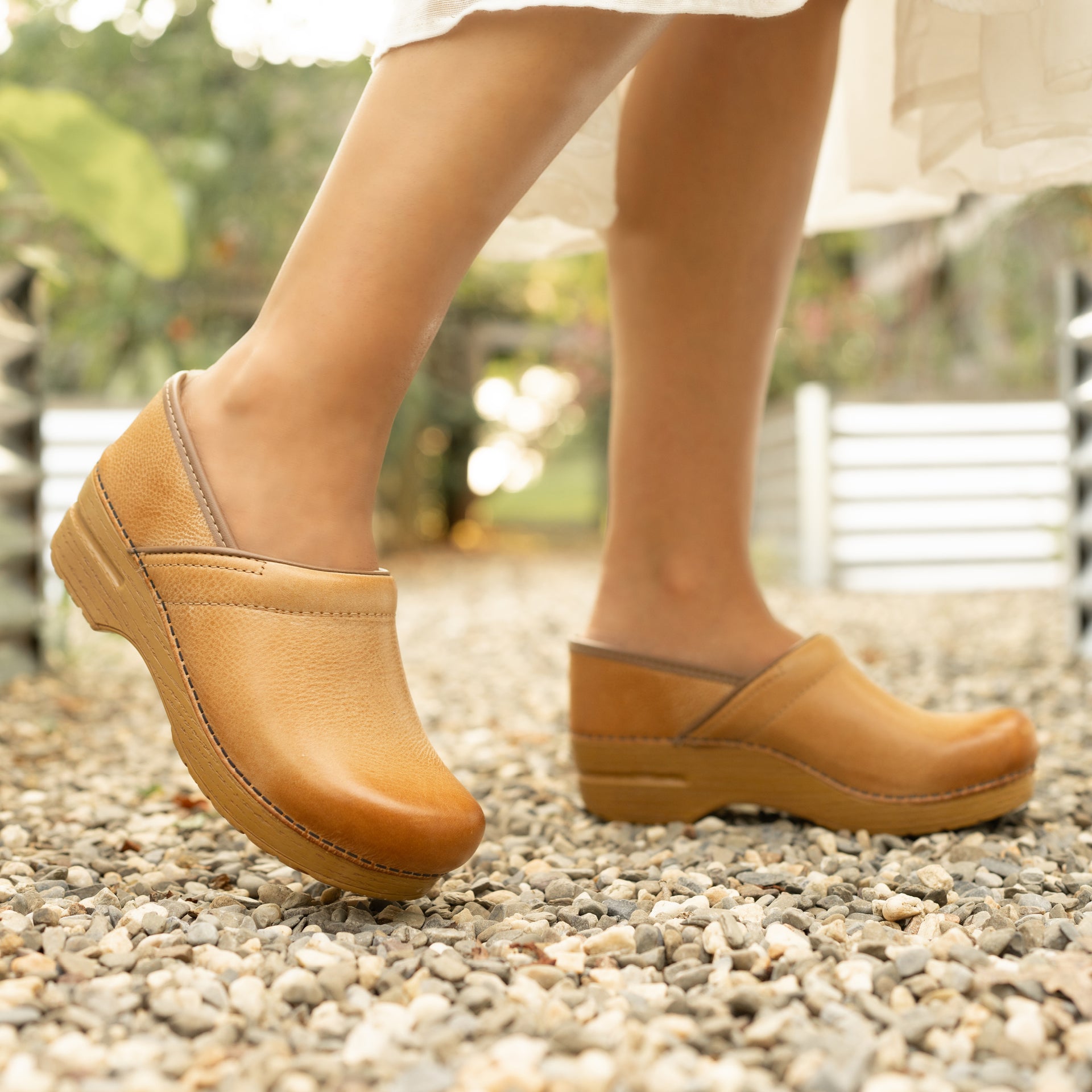 Professional Honey Distressed – Dansko