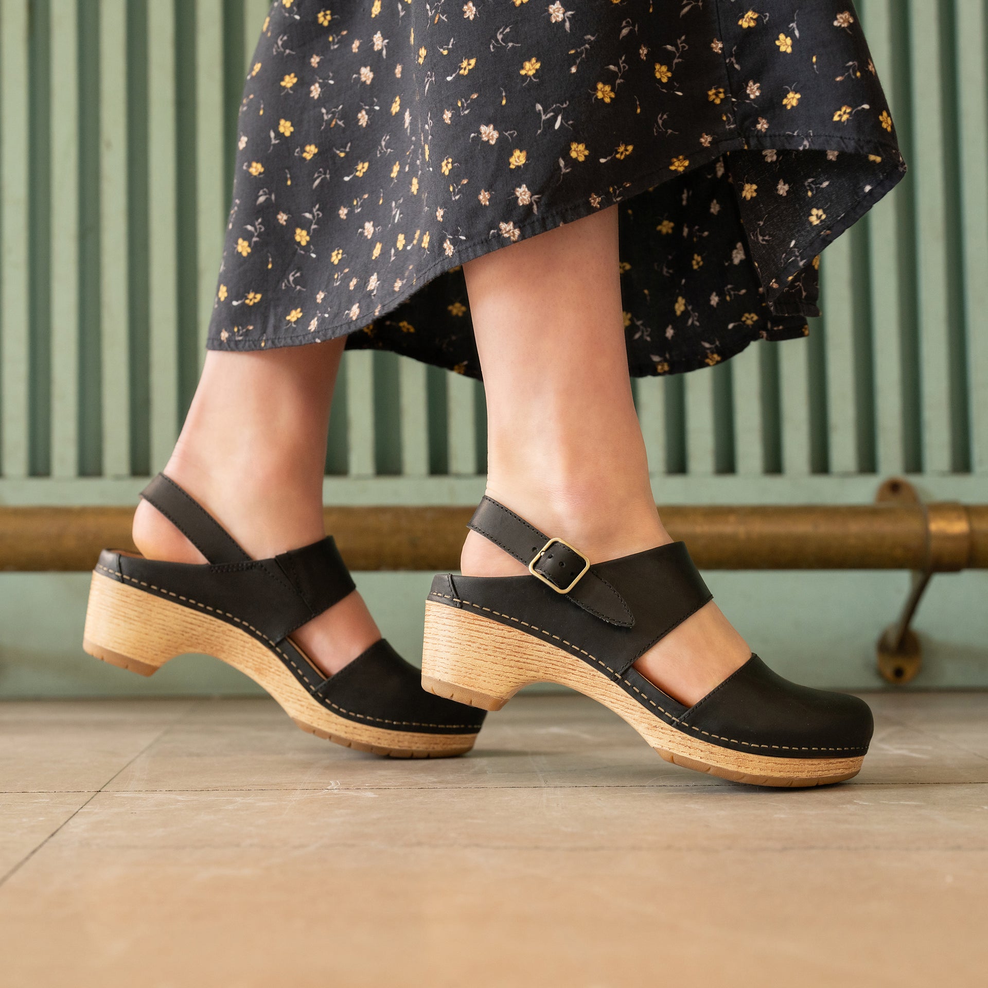 Lucia Black Oiled Pull Up – Dansko