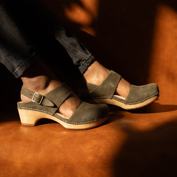 Dansko Shoes: A Perfect Blend of Style, Comfort, and Foot Health