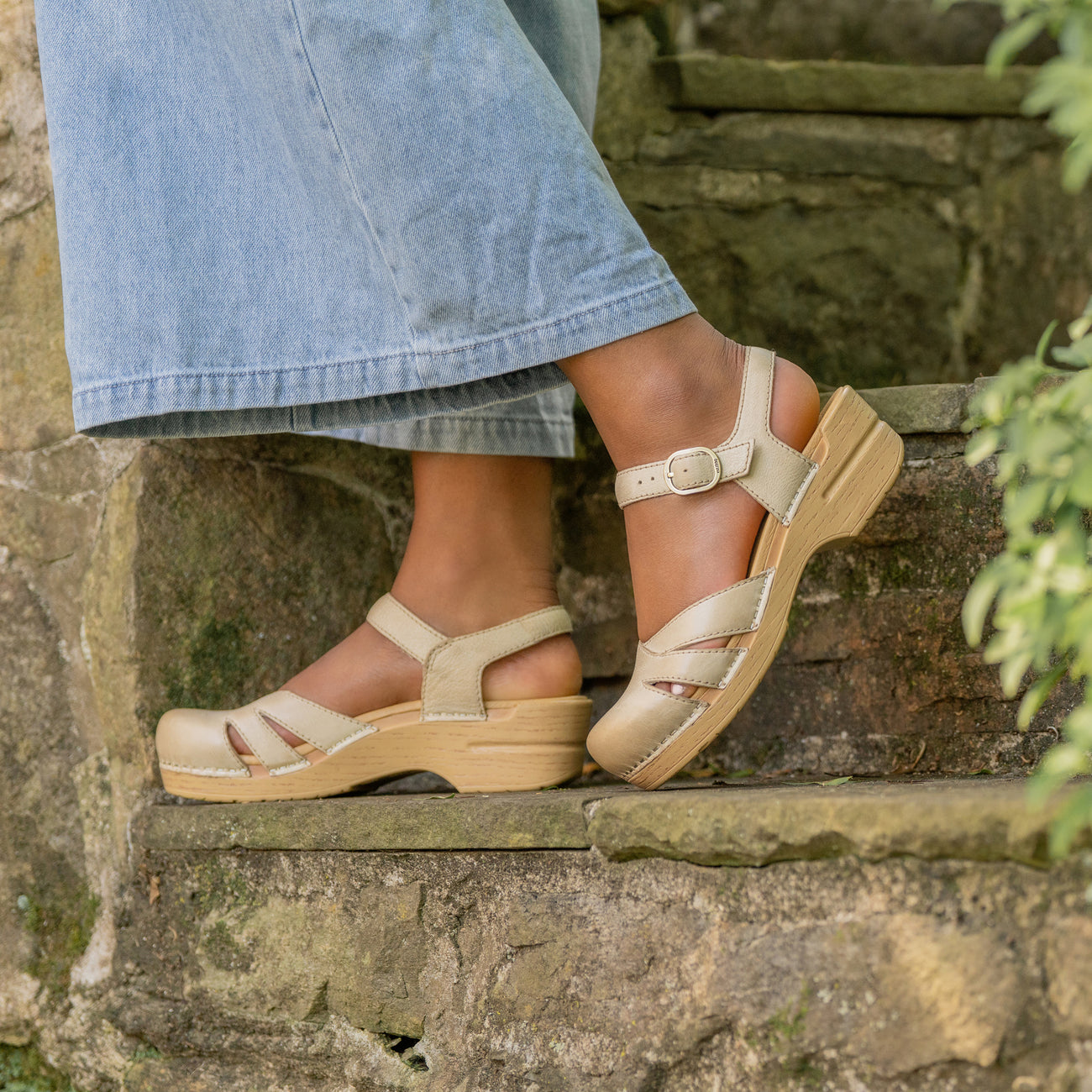 Margreta Biscotti Leather – Dansko