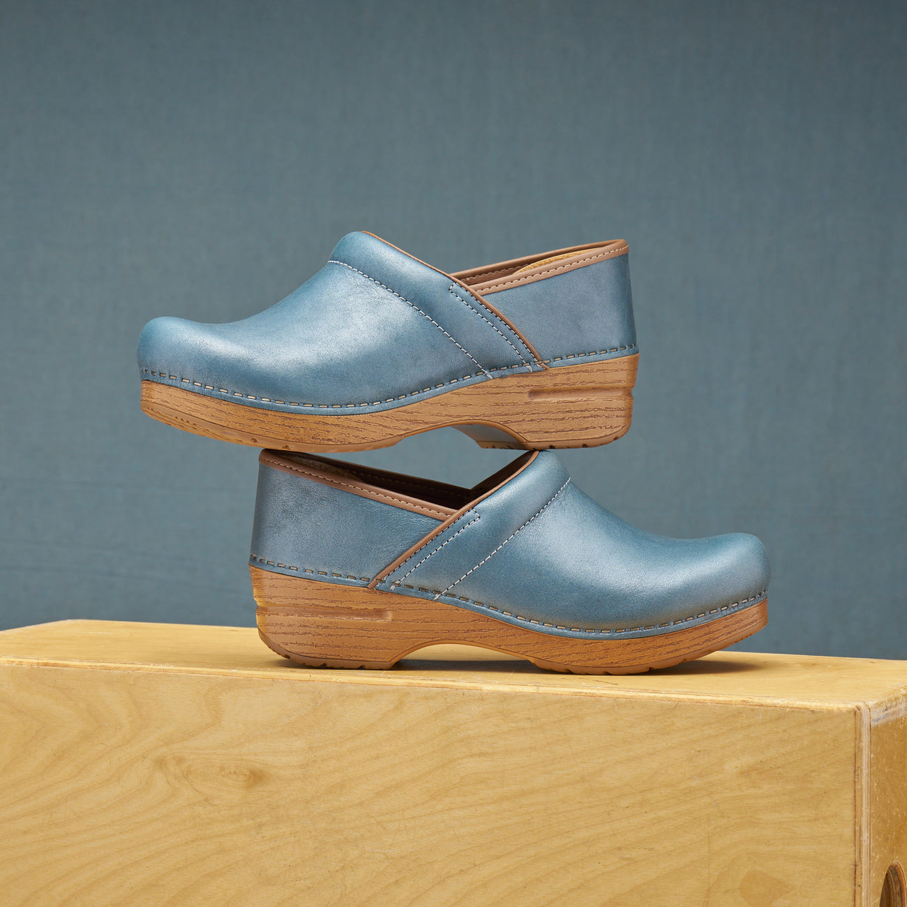Professional Blue Metallic – Dansko
