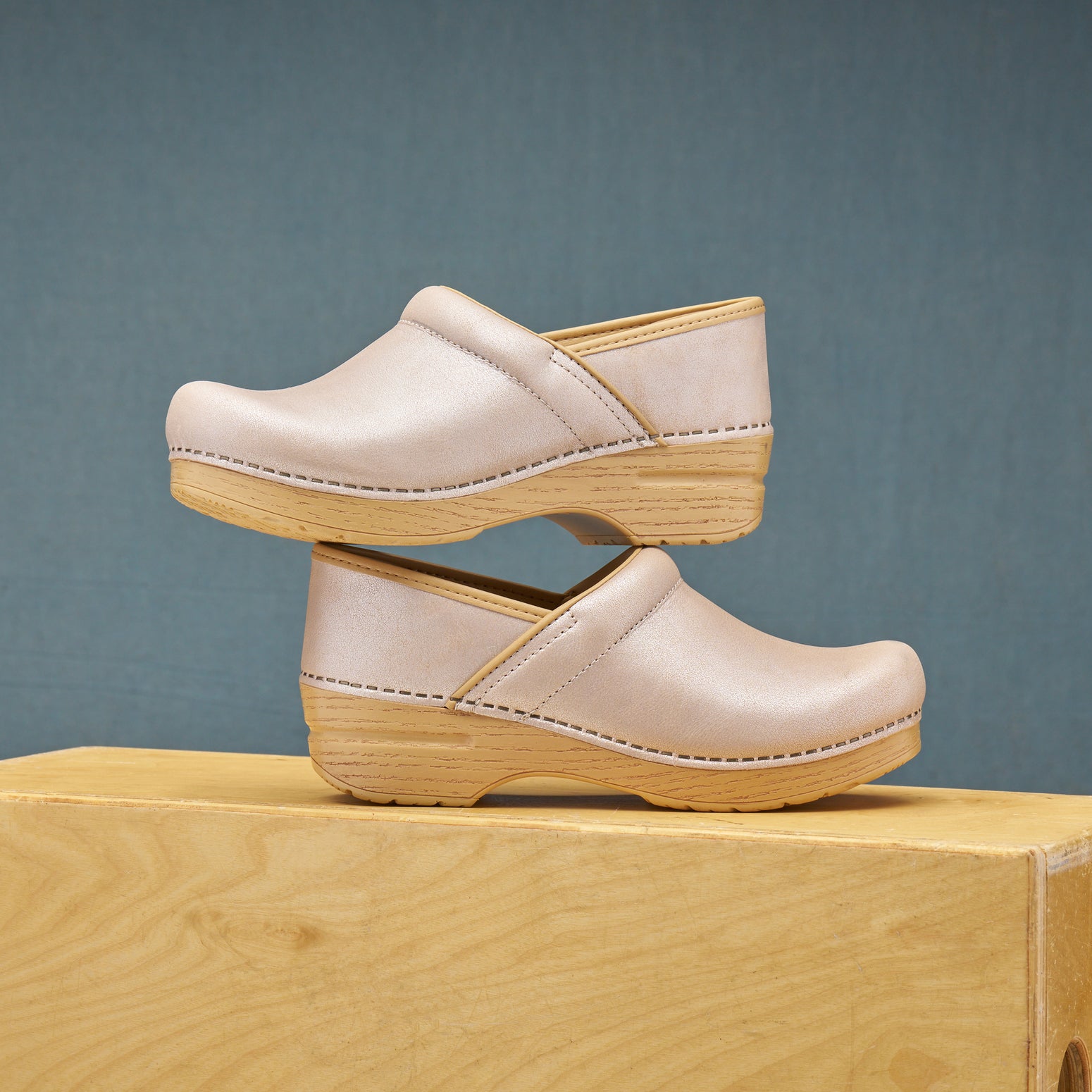 Professional Pearl Metallic – Dansko