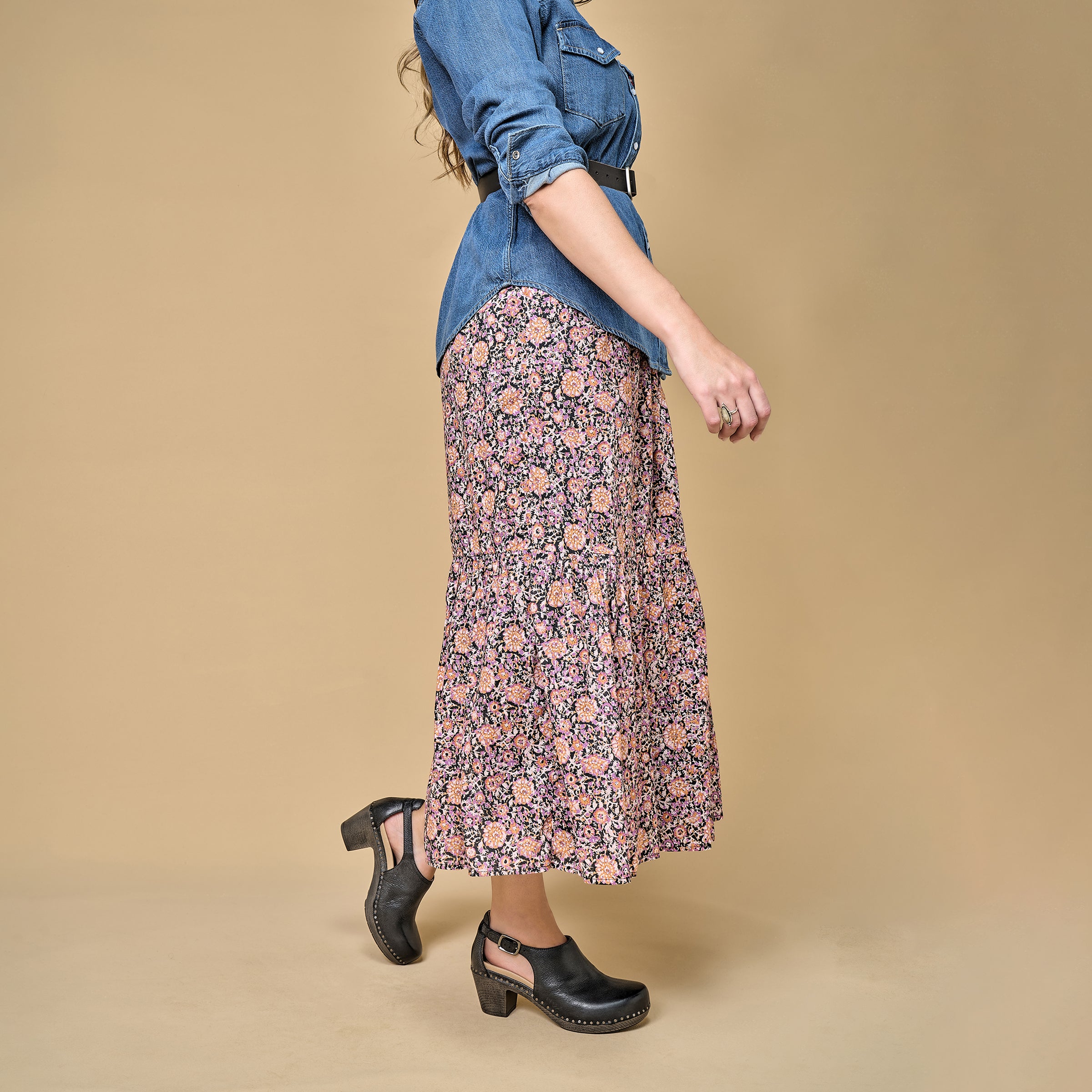 Sassy Black Milled Burnished – Dansko