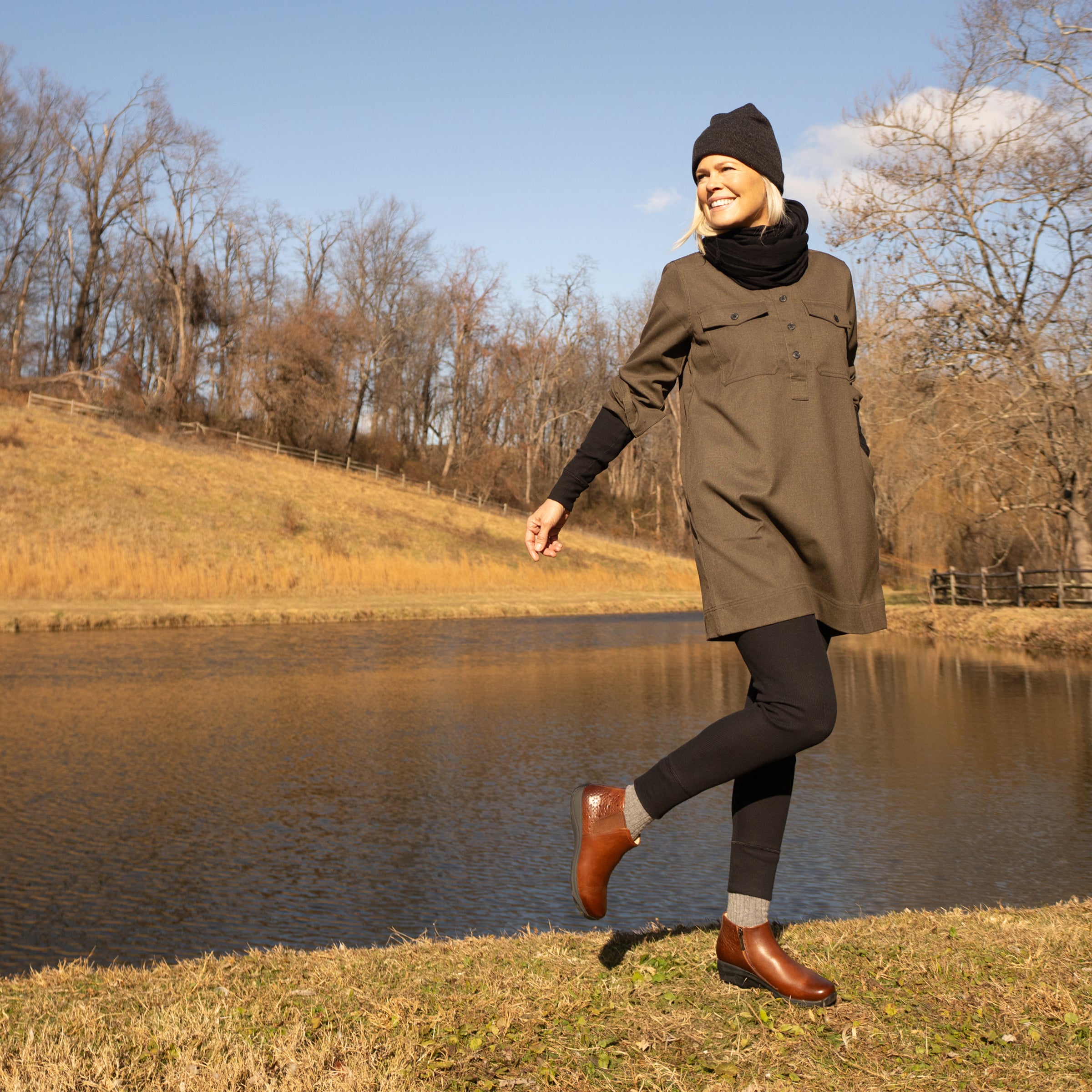 Sherry Cinnamon Waxy Burnished – Dansko