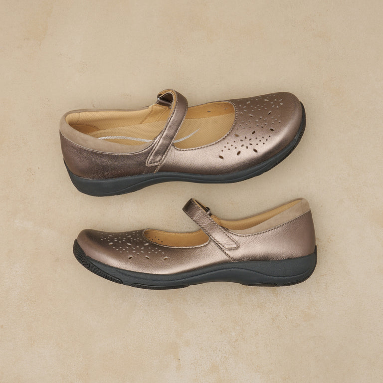 Stacy Pewter Metallic – Dansko