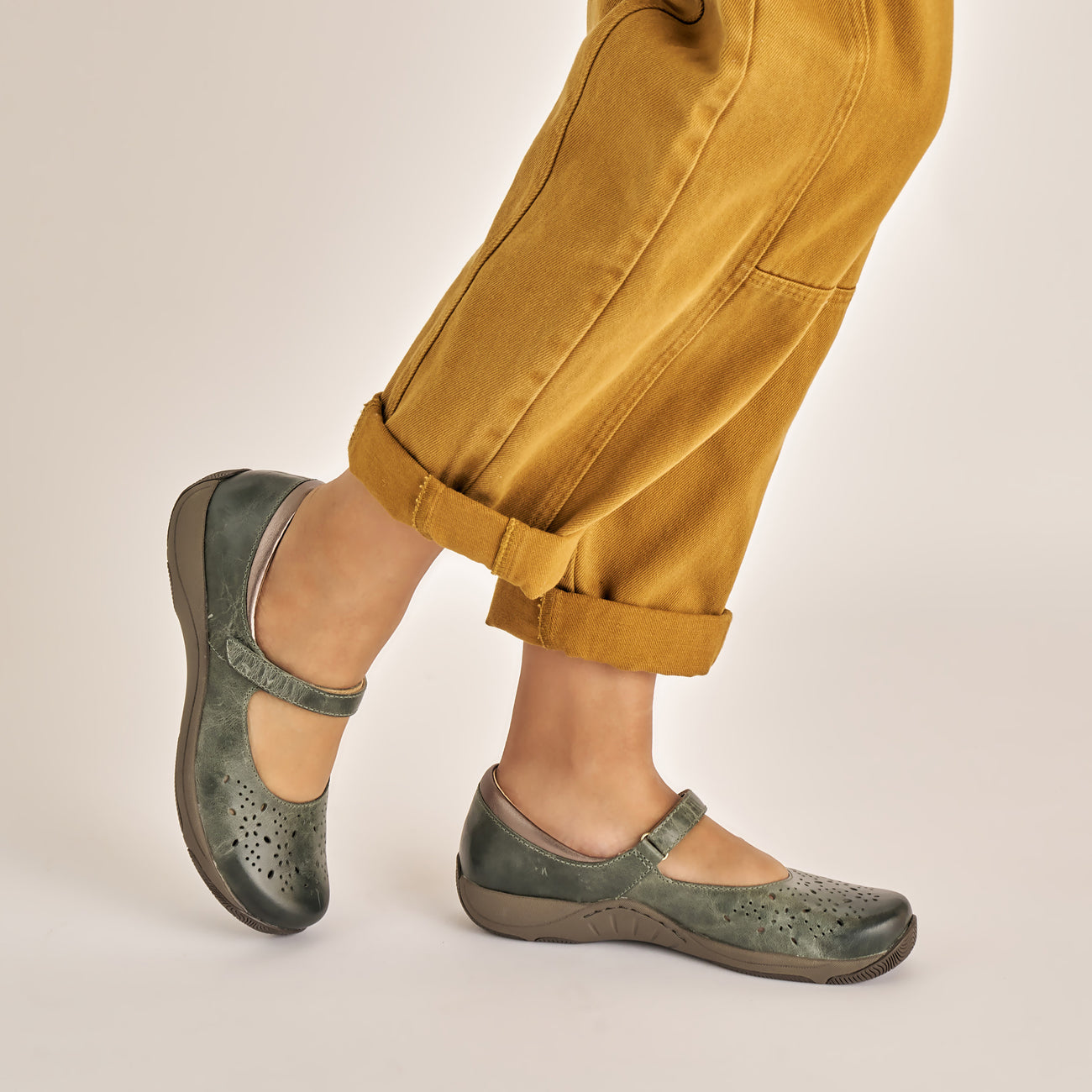 Stacy Lake Waxy Burnished – Dansko