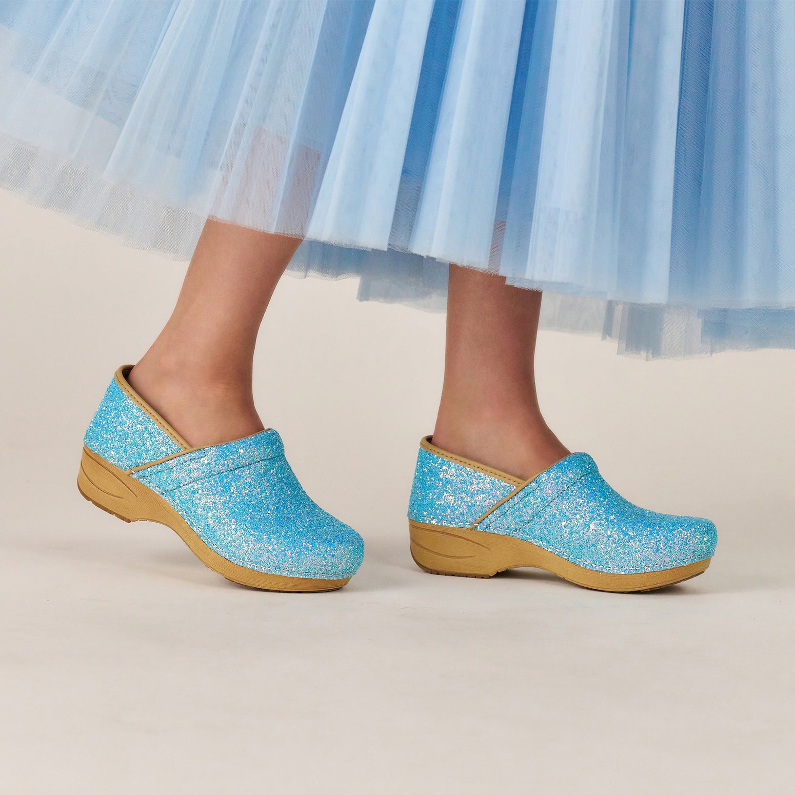 Wide XP 2.0 Ice Blue Glitter – Dansko